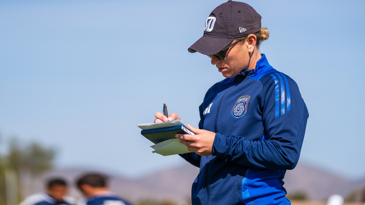 ‎Chrome & Azul: Get to Know Lisa Berg - San Diego Presents(시즌 2025 ...