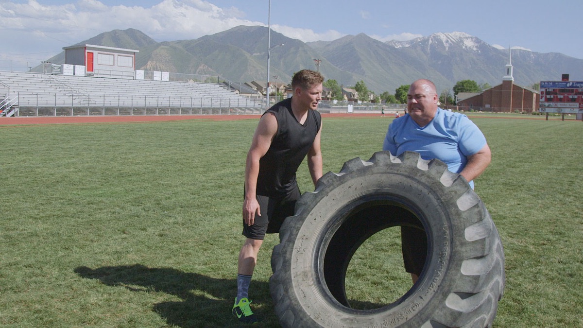 JJ / Ray - Entrenadores Fuera de Línea (temporada 1, episodio 1) - Apple TV