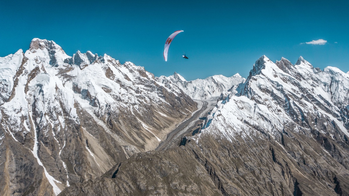 Flying Between Giants - Apple TV