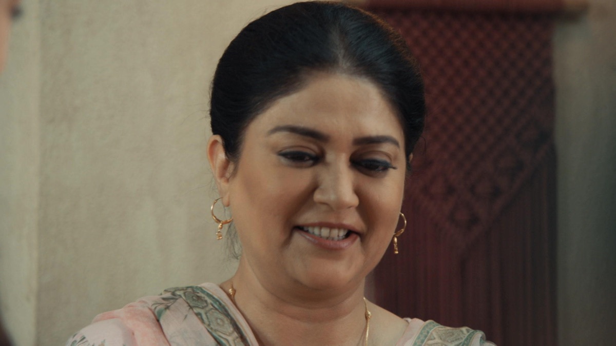 Sahiba Stitches Seerat's Dress - Teri Meri Doriyaann (Season 1, Episode ...
