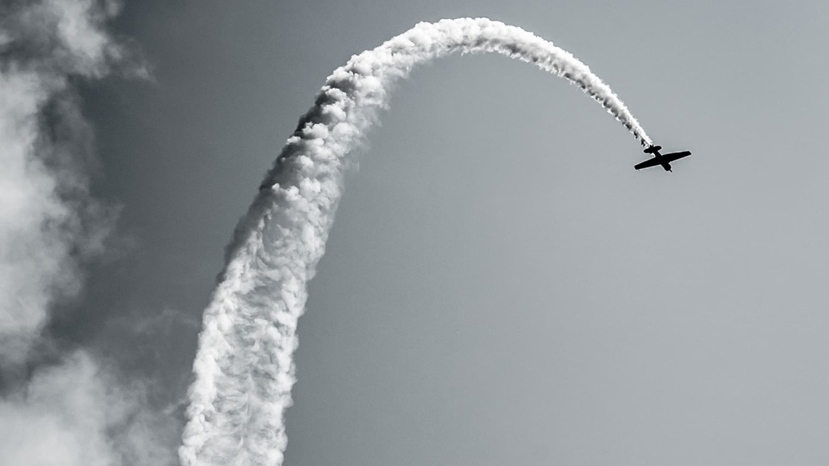 Super Scary Plane Landings - Apple TV