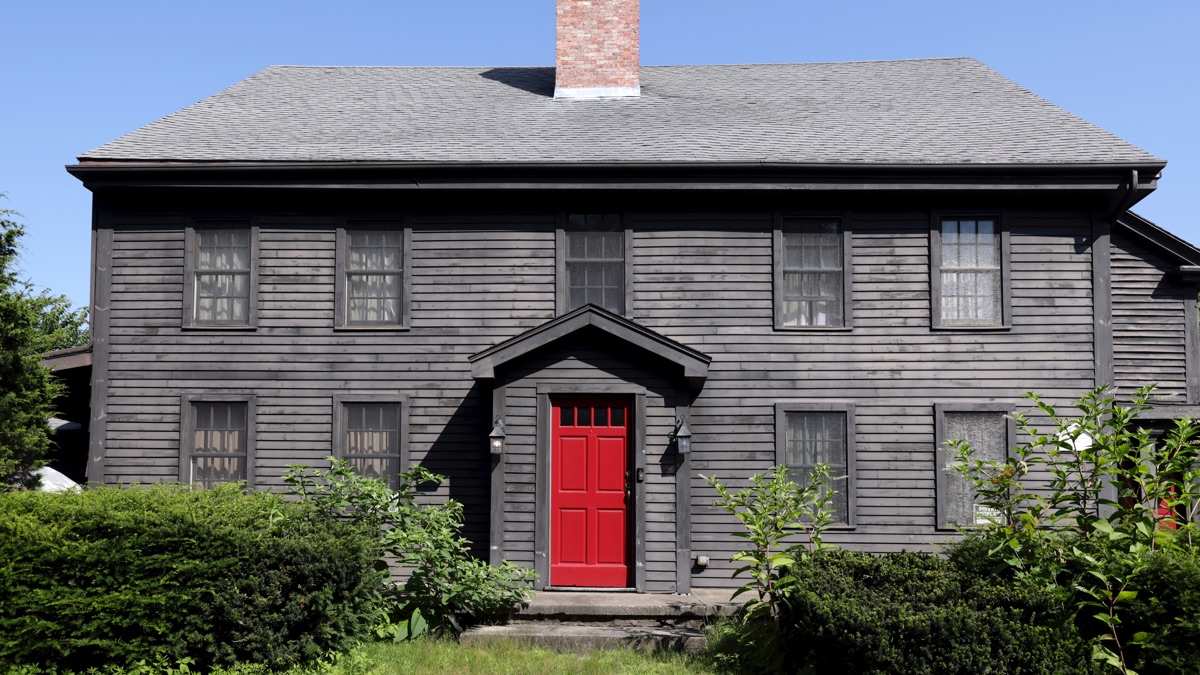 Witch Trial House Returns - Farmhouse Fixer (Season 3, Episode 2 ...
