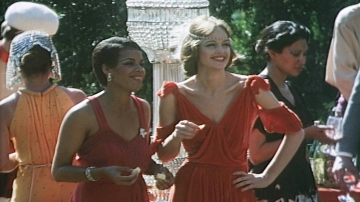 The Lady in Red - Apple TV