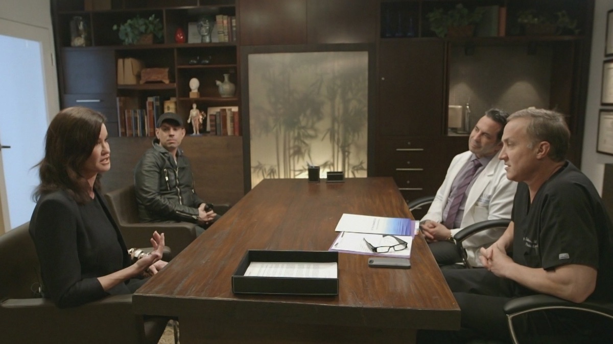 ‎Janice Dickinson se lo toma muy a pecho - Botched (temporada 1 ...
