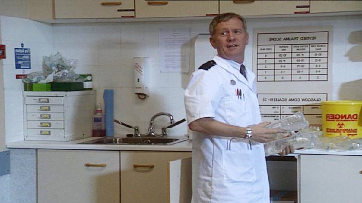 Sacrifice - Casualty (Series 10, Episode 3) - Apple TV (UK)