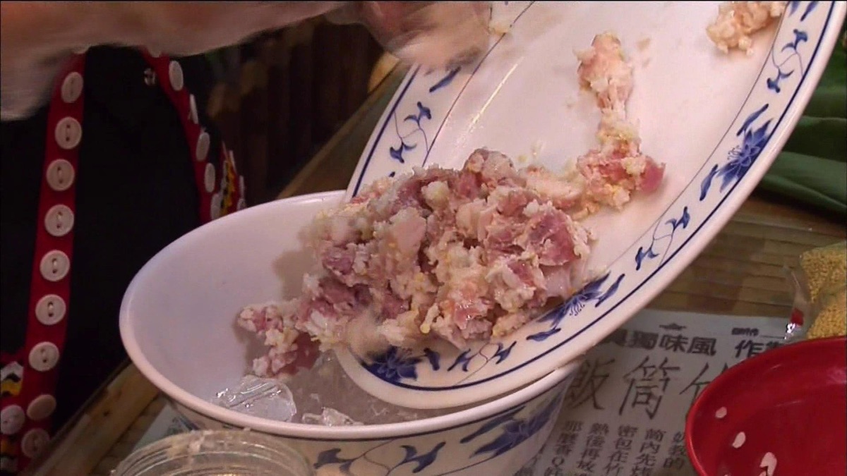 Taiwan - Bizarre Foods with Andrew Zimmern (Season 1, Episode 11 ...