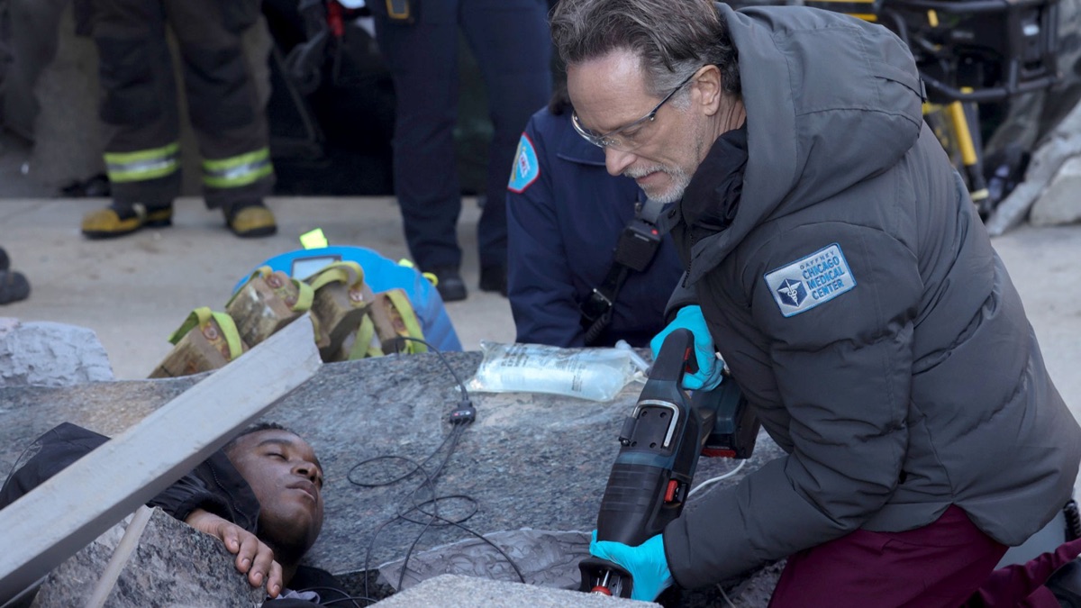 In the Trenches, Pt. 2 - Chicago Med (Staffel 10, Folge 11) - Apple TV (DE)