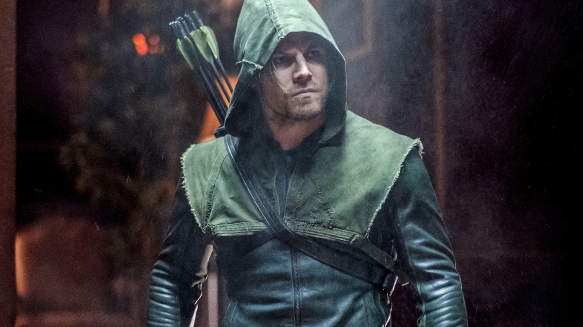 Kapiushon - Arrow (Series 5, Episode 17) - Apple TV (IE)