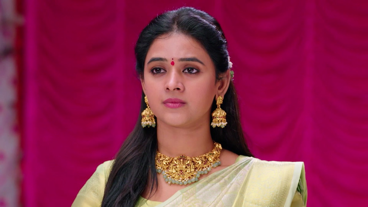 ‎Akshara Grows Suspicious of Bhuvaneshwari - Jodi Hakki (Series 1 ...