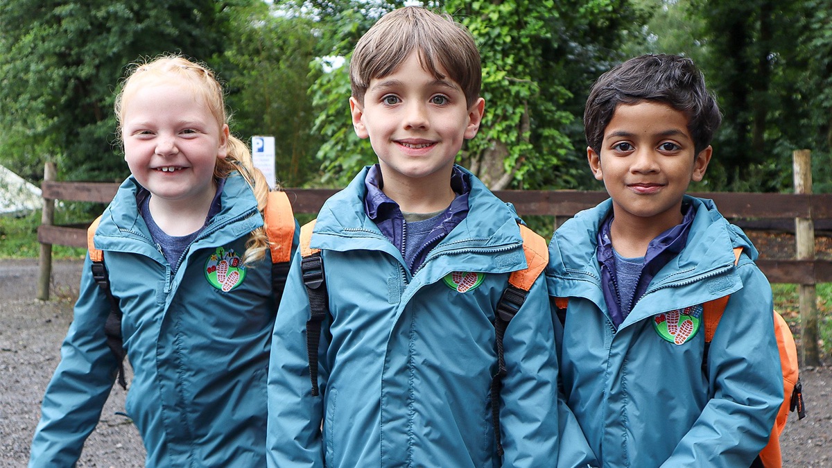 Woodlice - Ranger Hamza's Eco Quest (Series 3, Episode 1) - Apple TV (UK)