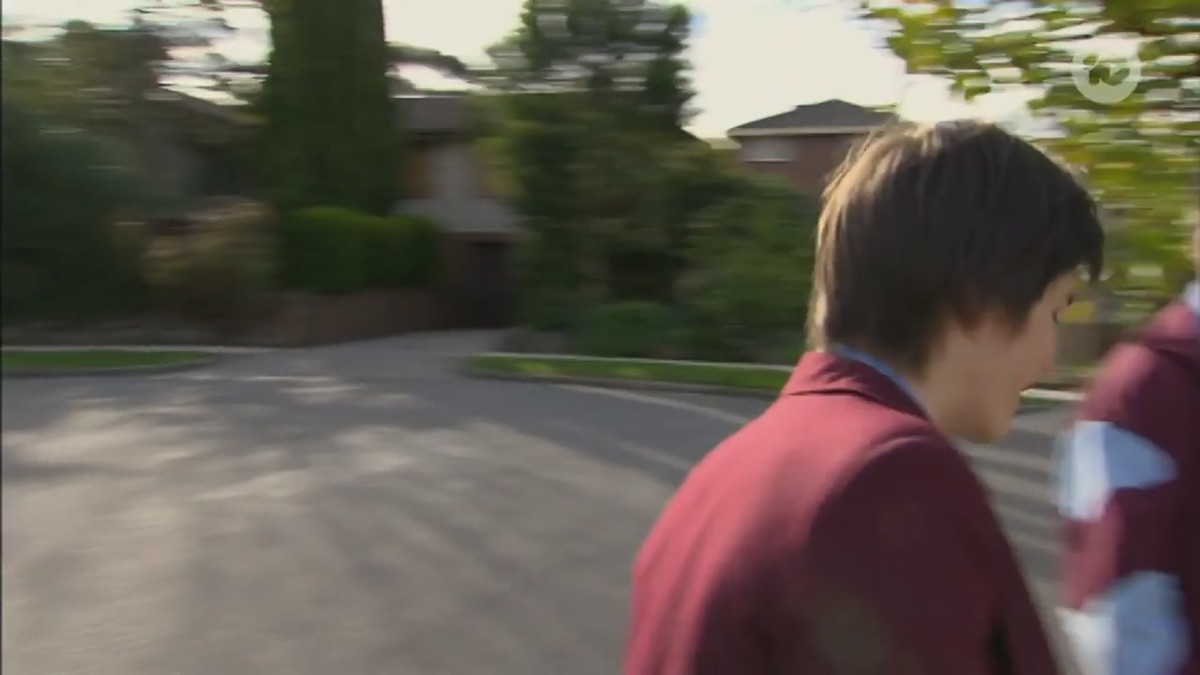 Neighbours - 16 Oct 2013 - Apple TV (AU)