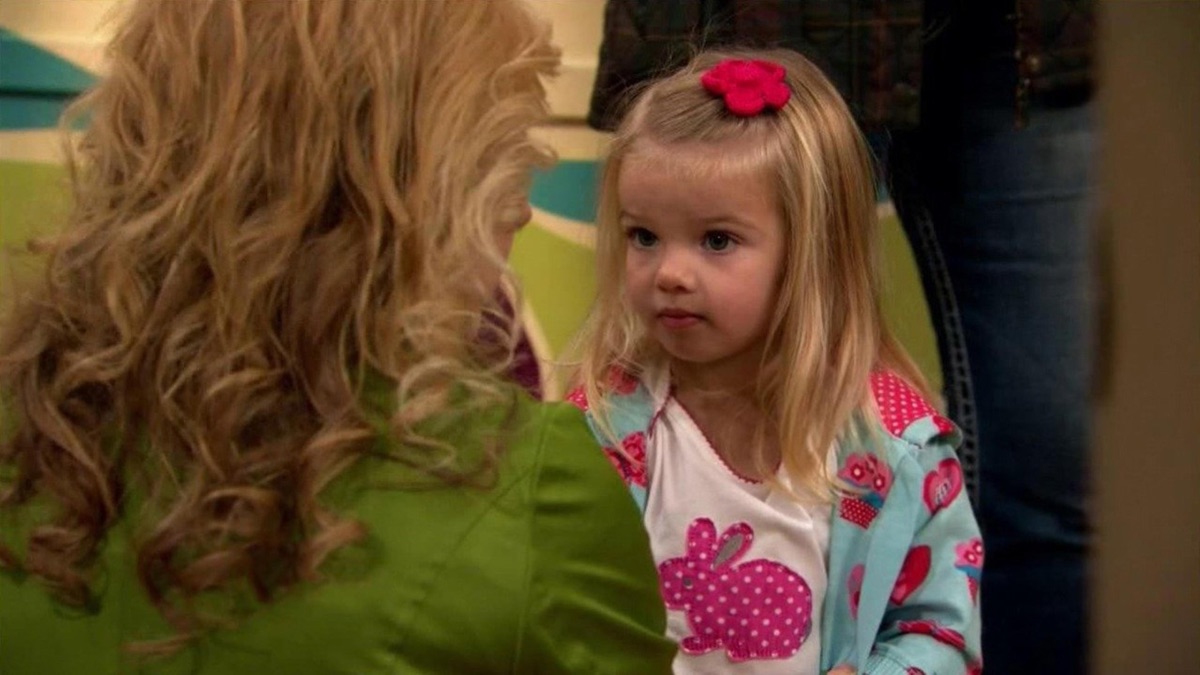 Amazing Gracie - Good Luck Charlie (Series 2, Episode 20) - Apple TV (BZ)