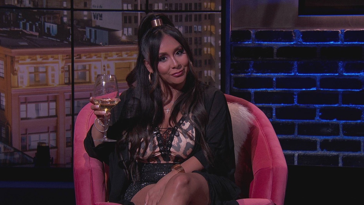 Employee of the Blunt - Messyness (Season 2, Episode 1) - Apple TV