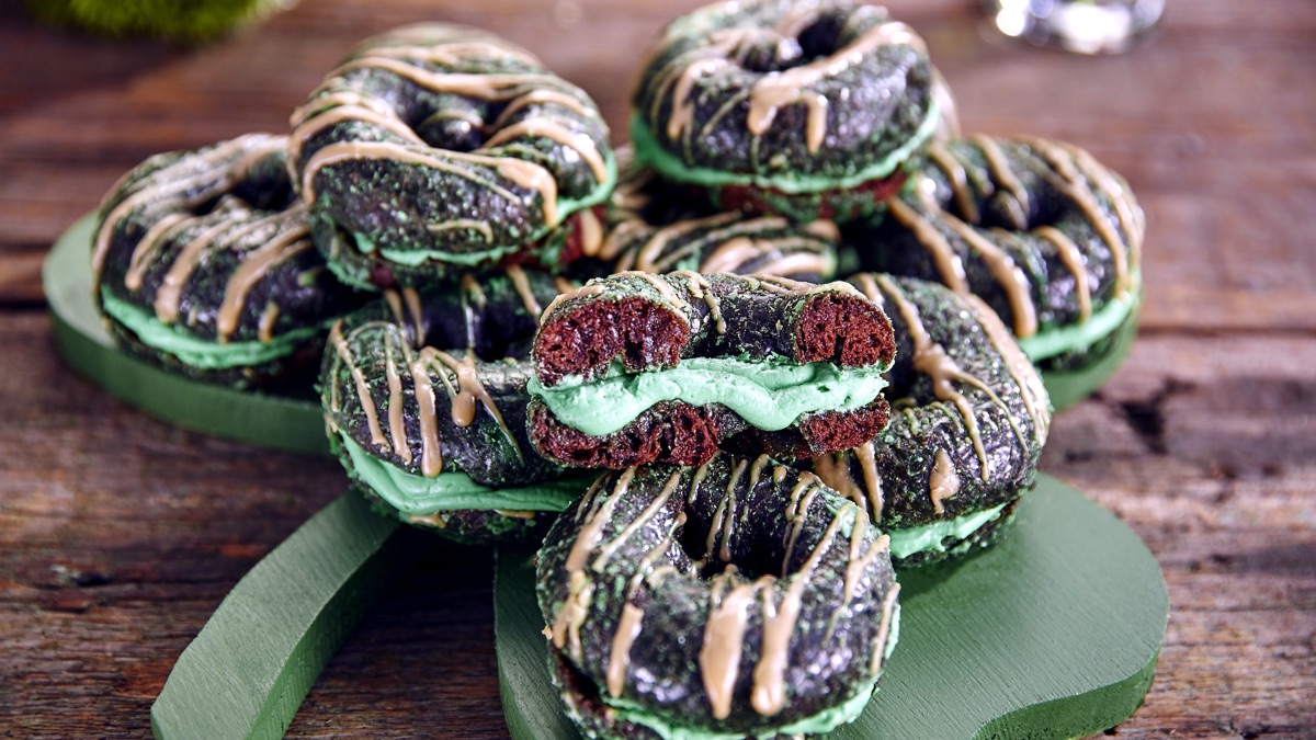 ‎St. Patrick's Day Donuts – Sugar Showdown (Season 1, Episode 6 ...