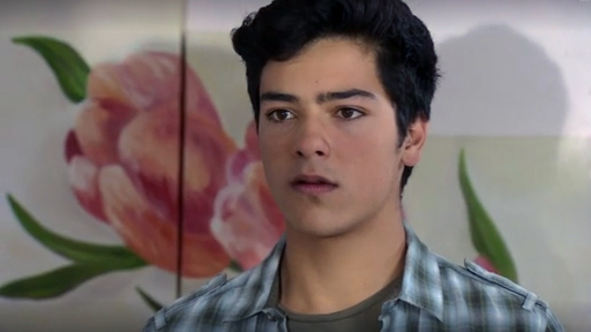 '¿Me das un abrazo?' - La Rosa de Guadalupe (temporada 8, episodio 24 ...