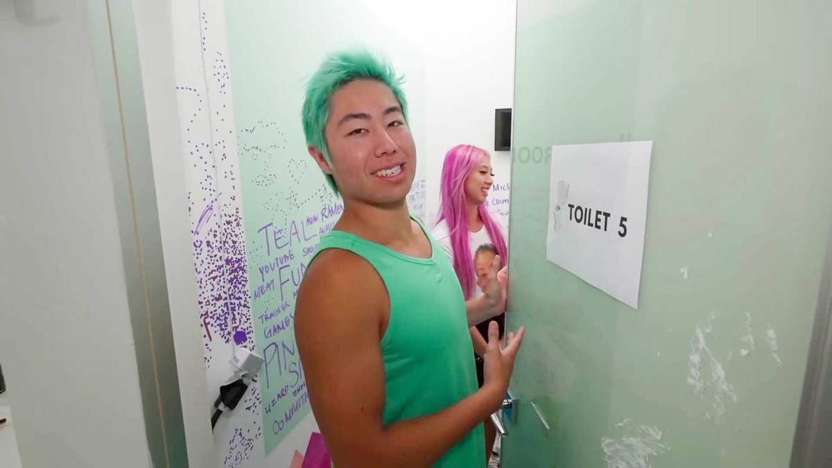 Last to Stop Customizing Toilet Wins $30,000 - ZHC (Season 3, Episode 6 ...