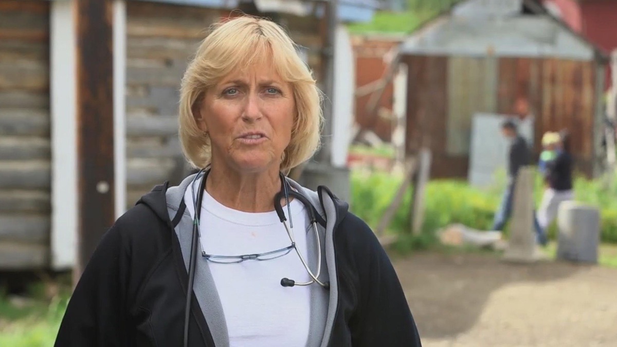Raging Horse - Dr. Dee: Alaska Vet (Series 1, Episode 4) - Apple TV (SK)
