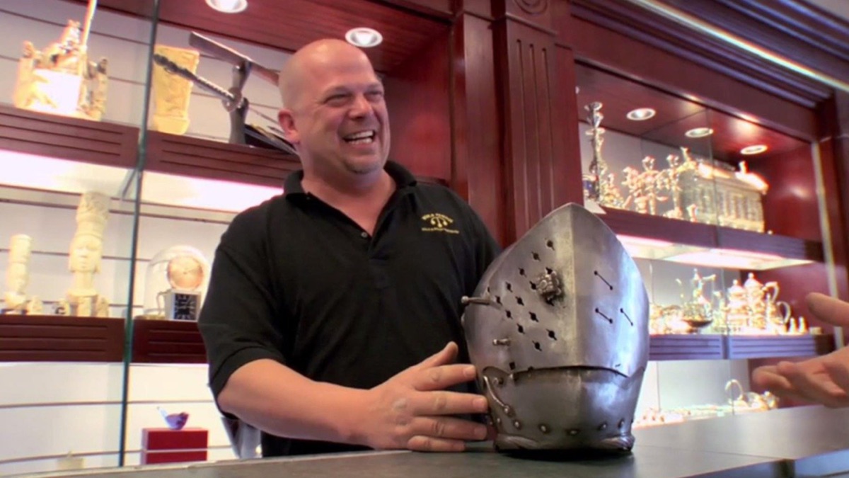 Knights in Fake Armor? - Pawn Stars (Season 1, Episode 4) - Apple TV