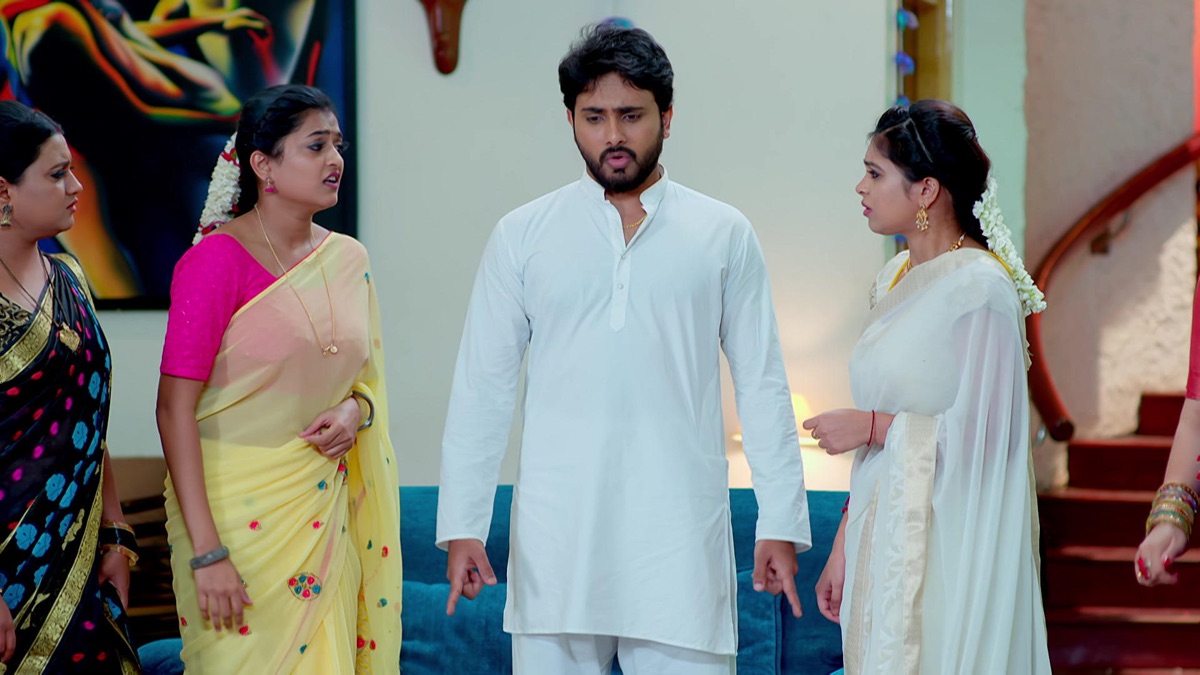 Anjali, Asha's Dispute - Kumkuma Puvvu (Season 8, Episode 2057) - Apple TV