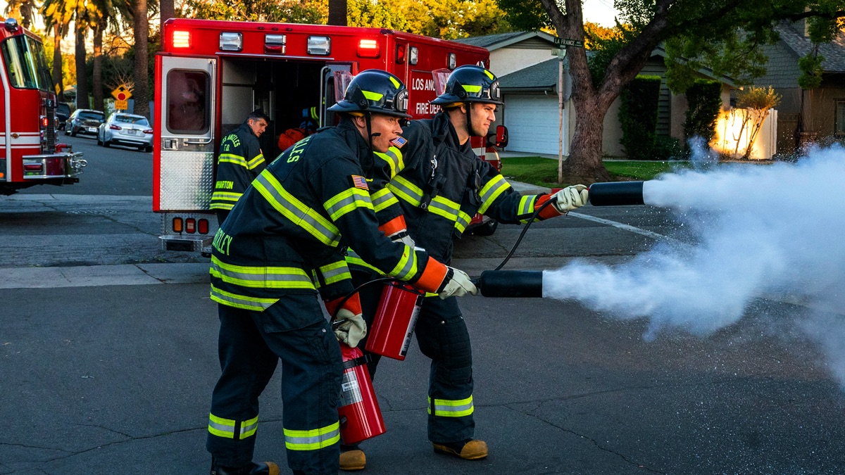 ‎Vleuggellam - 9-1-1 (Seizoen 3, Aflevering 17) - Apple TV (NL)