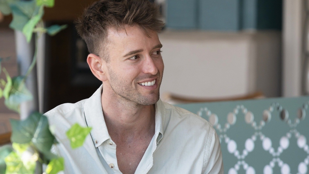 s1 - 102 - Love Triangle (Season 1, Episode 2) - Apple TV