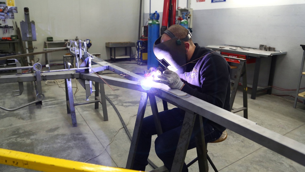 Weather Factory and Gloves - How Do They Do It? (Series 15, Episode 13 ...