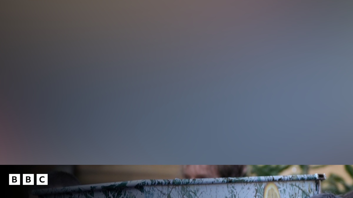 ‎Funeral of Stone Roses Bassist Gary 'Mani' Mounfield - Apple TV