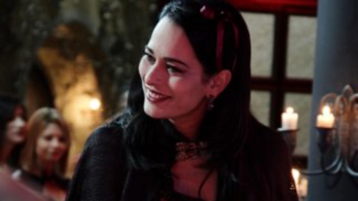 Daisy And The Vampire Horoscope - Vampire Girl (Season 1, Episode 5 ...