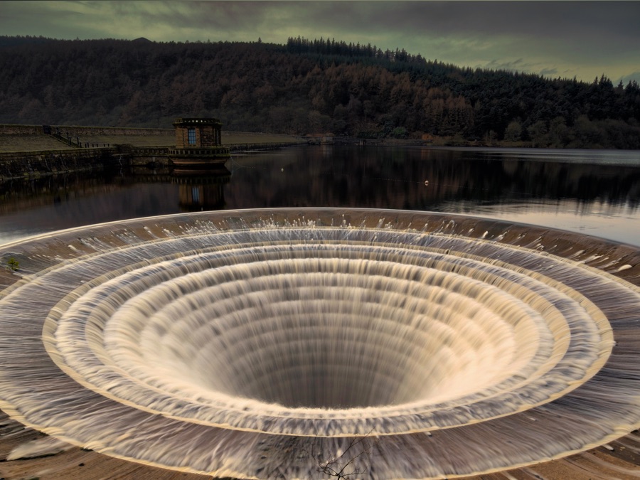 Supersized Earth - Apple TV (UK)