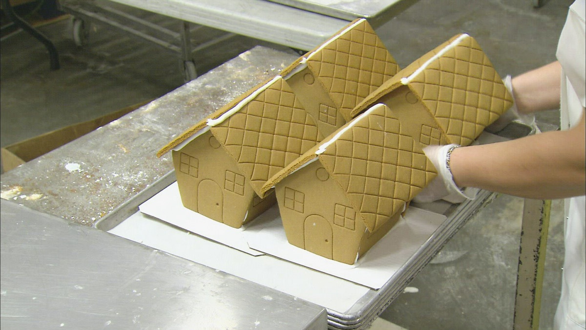 Gingerbread Houses; Horse Trailers; Bottom Rolling Hangar Doors - How ...