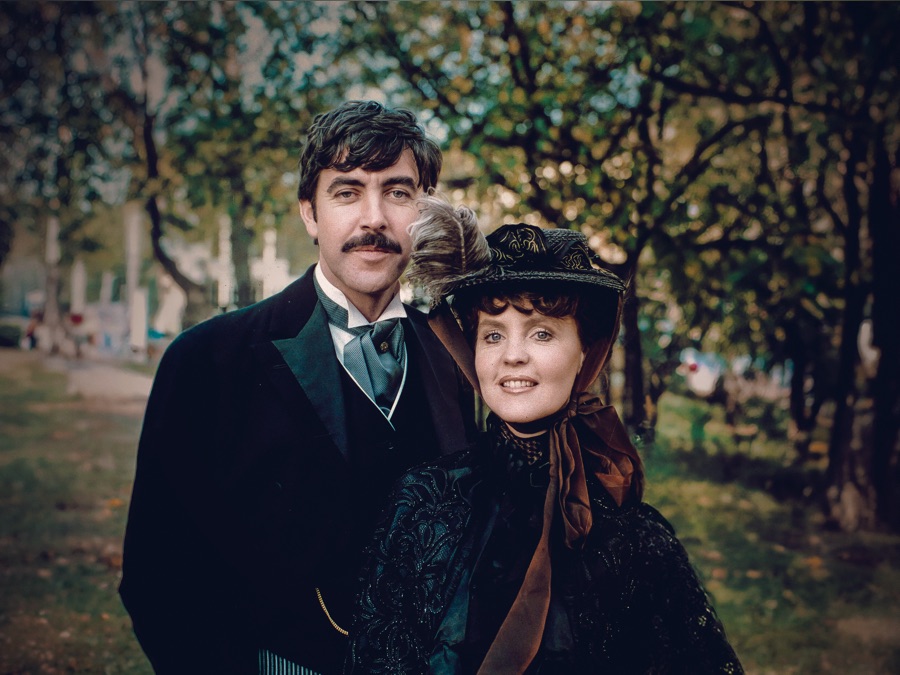 Thomas and Sarah - Apple TV