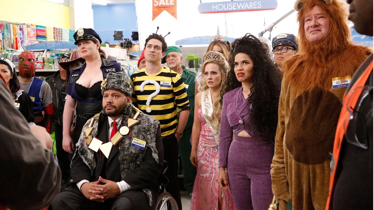 Sal's Dead - Superstore (Season 3, Episode 5) - Apple TV