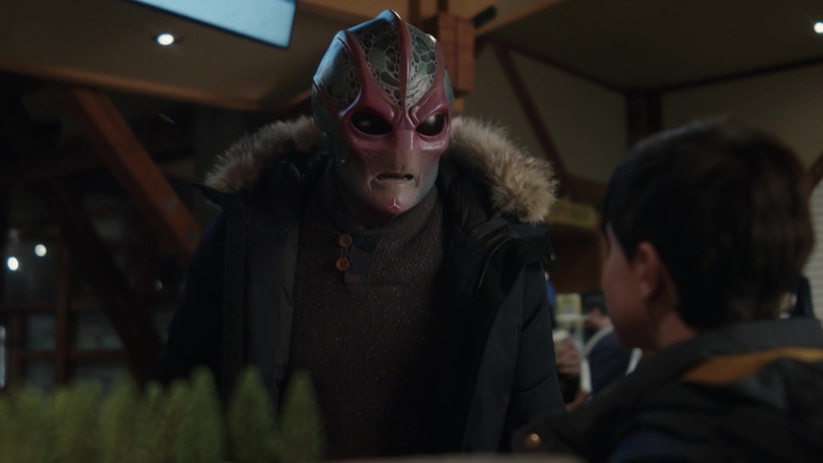 141 Seconds – Resident Alien (Season 3, Episode 3) - Apple TV (CA)