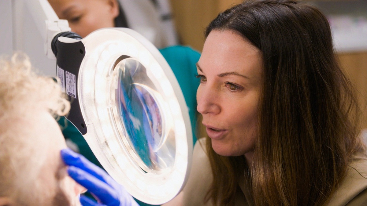 It's a Bit Soul Destroying - The Bad Skin Clinic (Series 5, Episode 8 ...