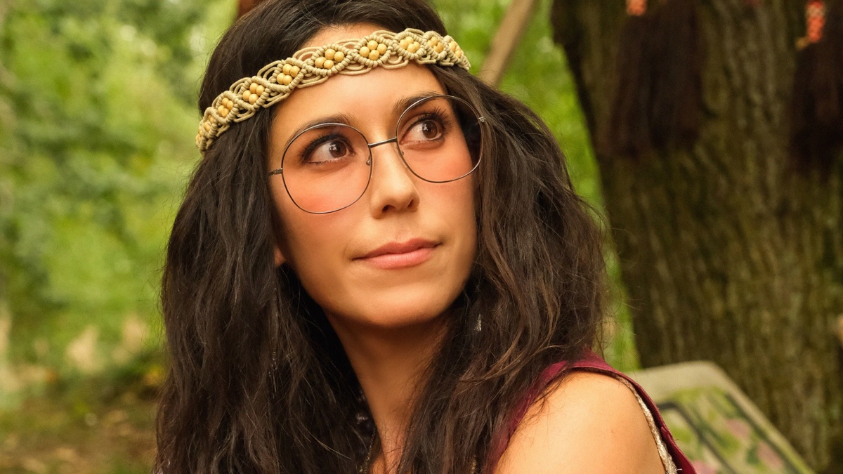 Flower's Article - Ghosts US (Series 1, Episode 7) - Apple TV (QA)