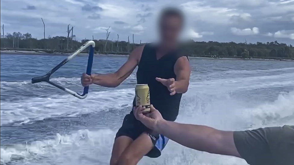 Licensed to Thrill - Wild & Weird America (Season 1, Episode 8) - Apple TV