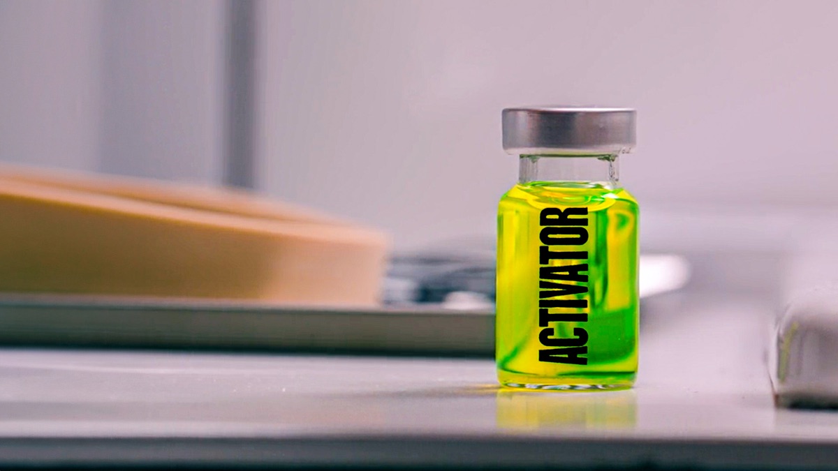 The substance Activator Shot - Demi Moore, Margaret Qualley e Coralie ...