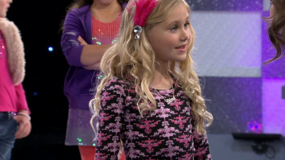 Glitz It Up - Shake It Up (Series 1, Episode 13) - Apple TV (SA)