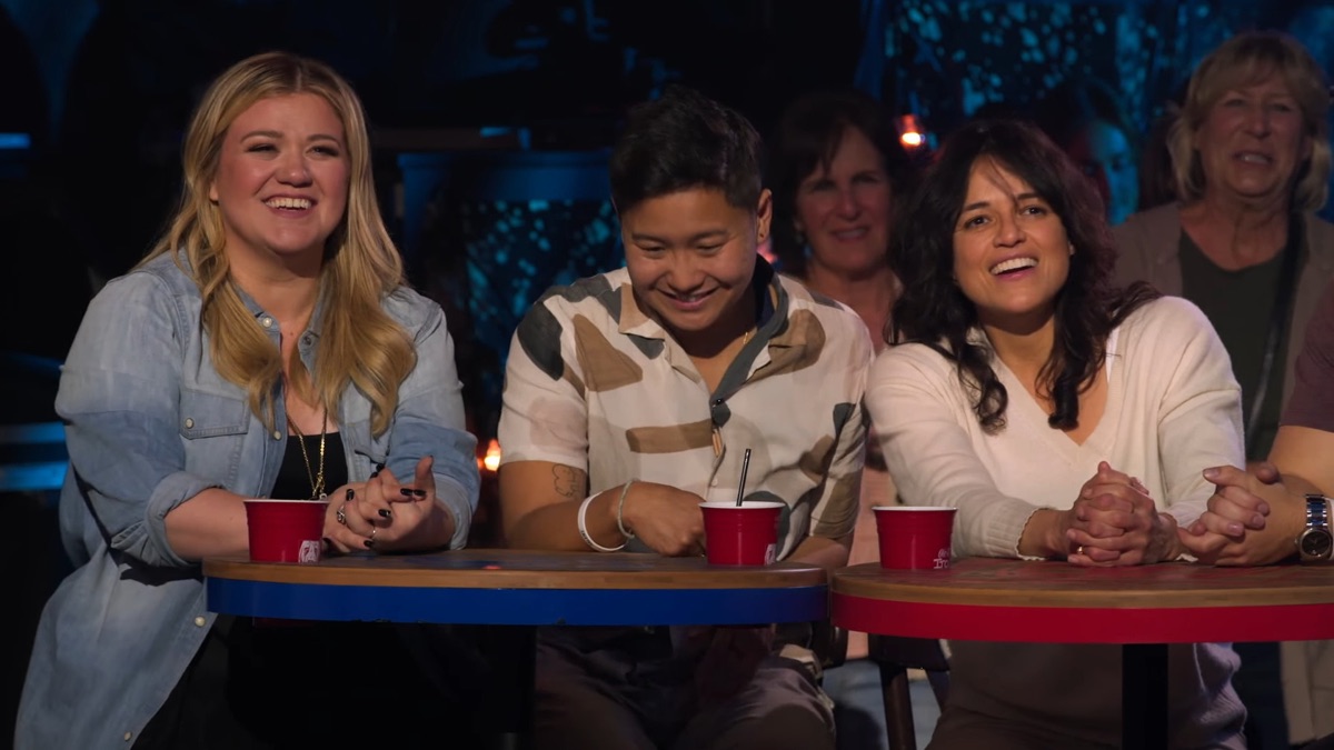 Kelly Clarkson vs. Michelle Rodriguez - Barmageddon (Season 2, Episode 1) - Apple TV