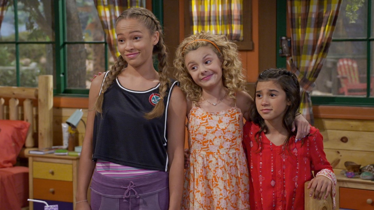 Cramped Champions - Bunk'd (Season 4, Episode 16) - Apple TV