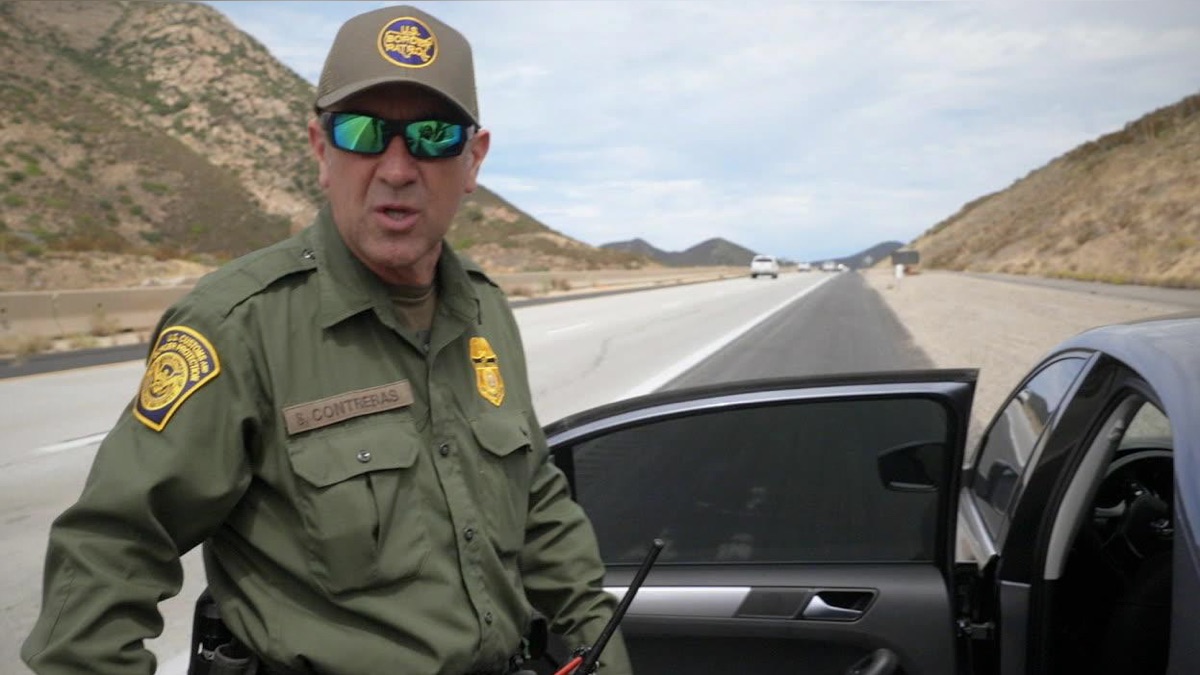 These Bedsheets Are Dope! - To Catch a Smuggler (Series 8, Episode 5) - Apple TV (SG)