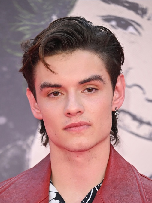 ‎Louis Partridge Movies and Shows - Apple TV