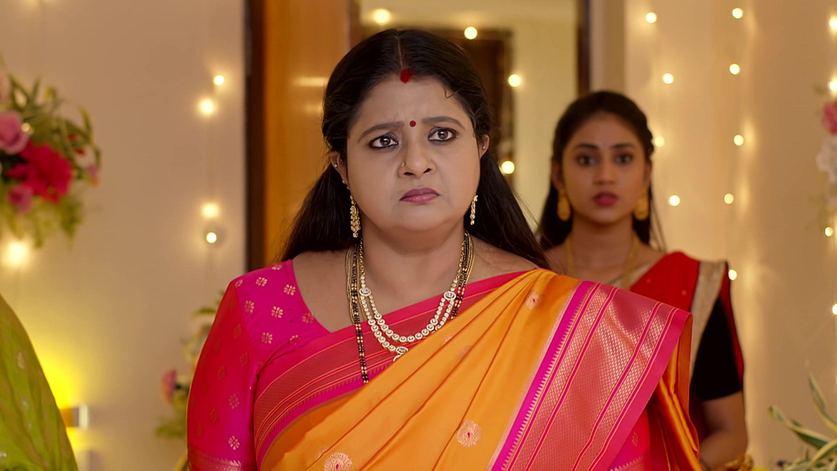 Prabavathi Is Furious - Gunde Ninda Gudi Gantalu (Season 1, Episode 53 ...