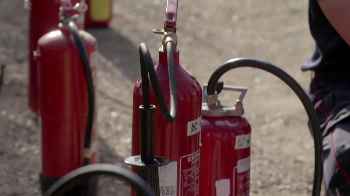 ‎Le feu, l'ennemi intime - À l'école des pompiers (saison 1, épisode 3 ...