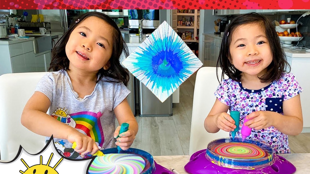 Emma and Kate Use a Spinning Art Maker! - Ryan's World (Series 1 ...