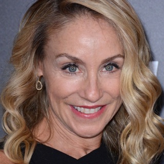 ‎Family Ties on Apple TV