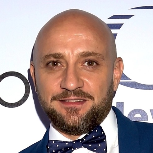 Por Mis Bigotes | Apple TV