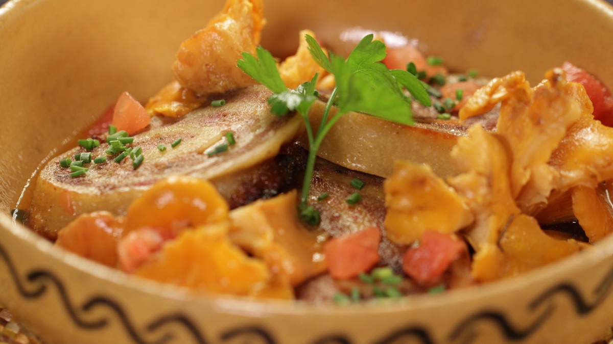 Alsace – Bizarre Foods: Delicious Destinations (Season 8, Episode 16 ...