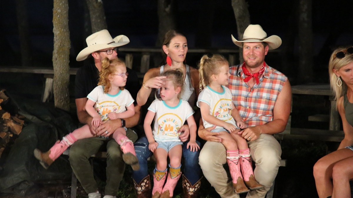 Big Decisions, Big Country – Outdaughtered (Season 6, Episode 5 ...
