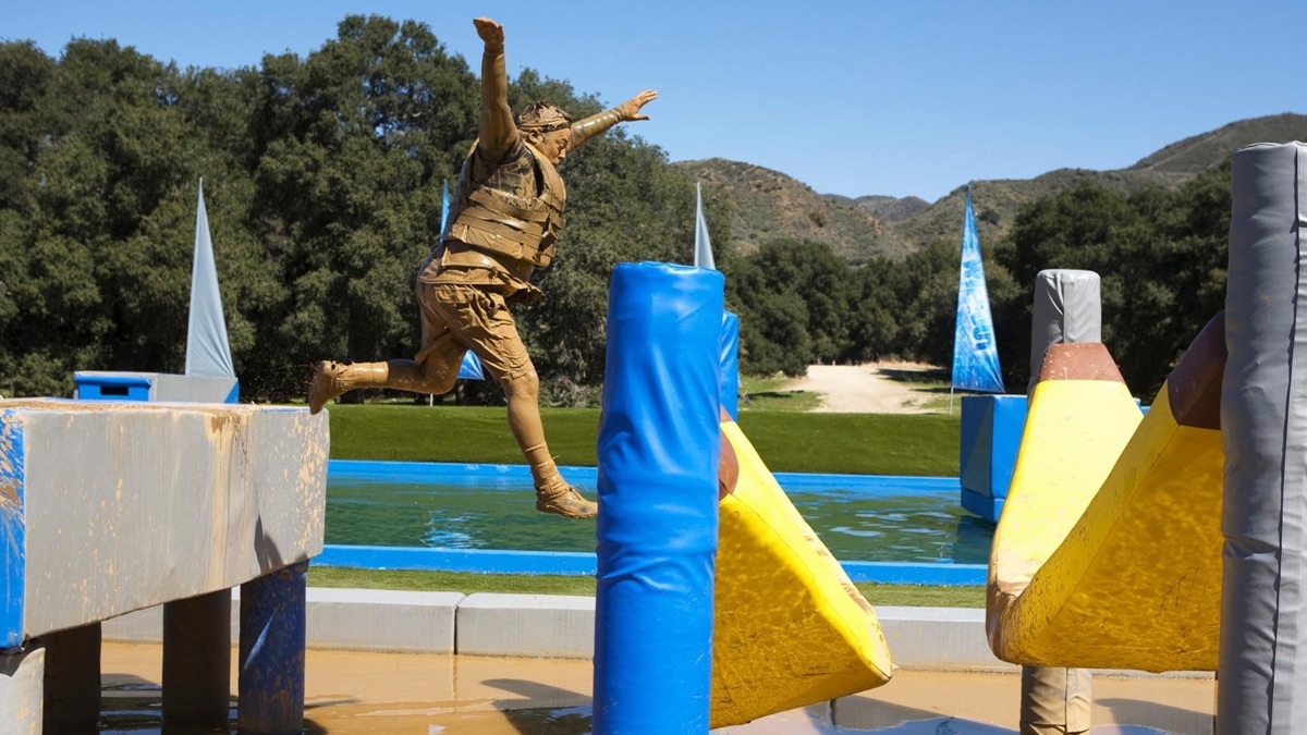 Wipeout Bowl 1: Cheerleaders vs. Couch Potatoes – Wipeout (Season 2 ...
